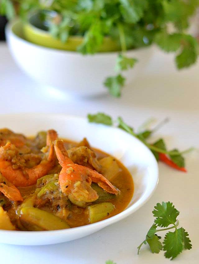 Mix and Stir: Patol Chingri ( Pointed gourd with Prawns)
